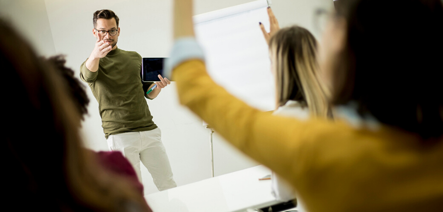 Programe de masterat ale SNSPA, predate în limba engleză