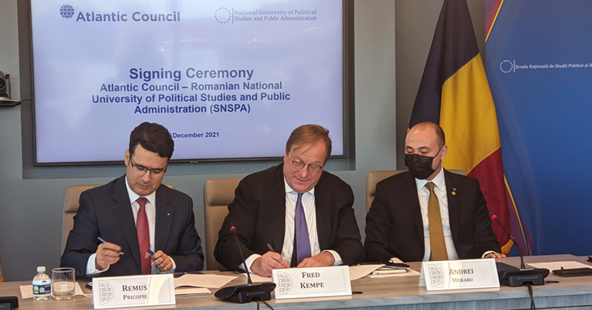 Rectorul SNSPA a semnat la Washington un acord de parteneriat cu ...