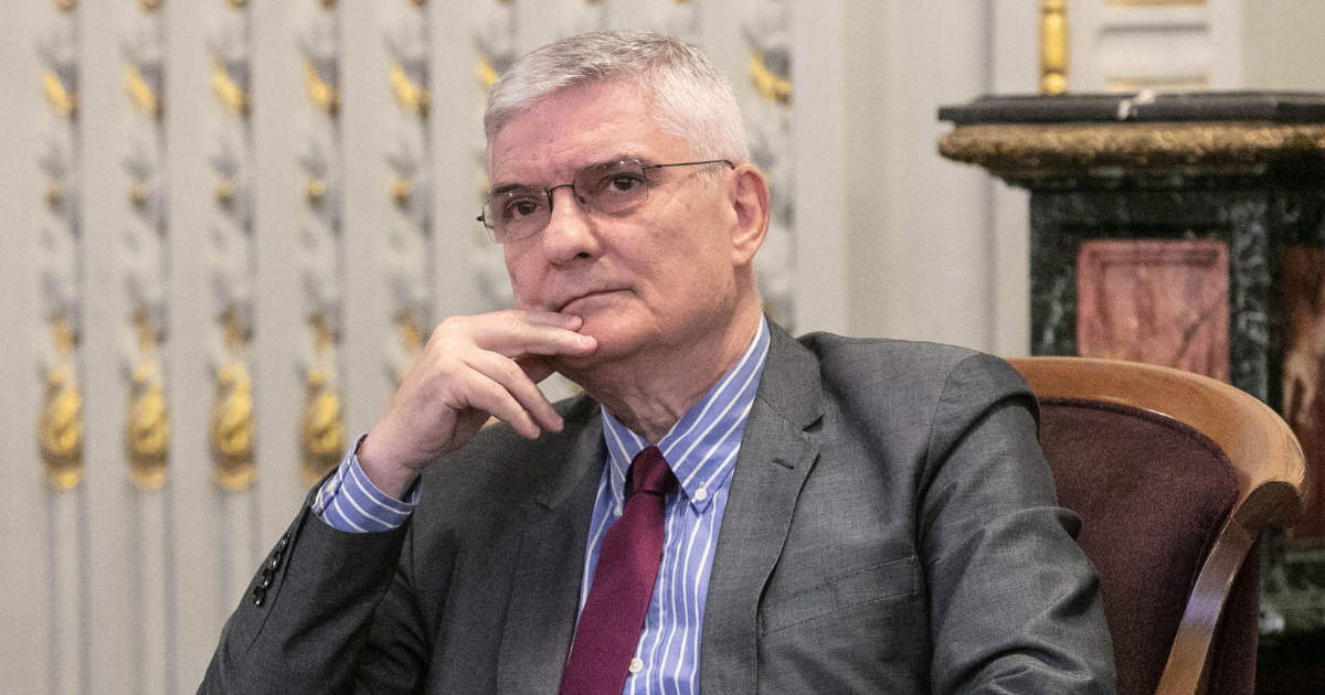 La mulţi ani academicianului Daniel Dăianu!