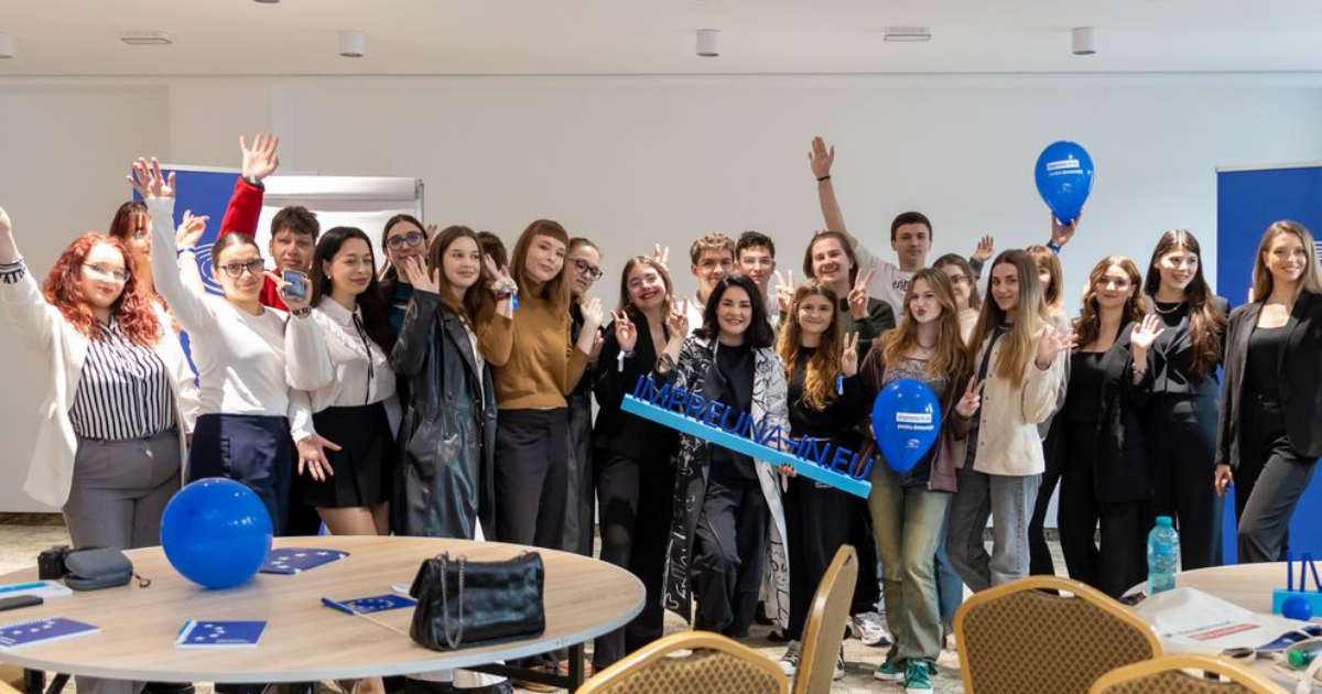 Studenții Facultății de Comunicare și Relații Publice (SNSPA ...